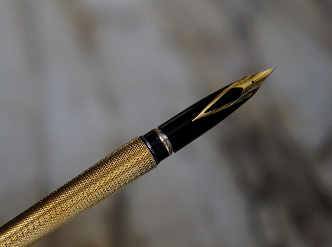 Stylo plume Sheaffer Targa grain d'orge - plume en or massif 18 carats