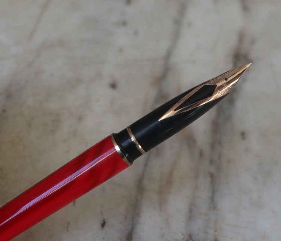 STYLO PLUME SHEAFFER TARGA LAQUE RED SWIRL PALETTE - PLUME EN OR MASSIF ...