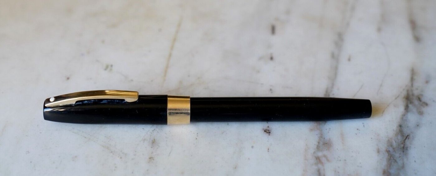 STYLO PLUME SHEAFFER A POMPE EN RESINE NOIRE - PLUME EN OR MASSIF 18 ...