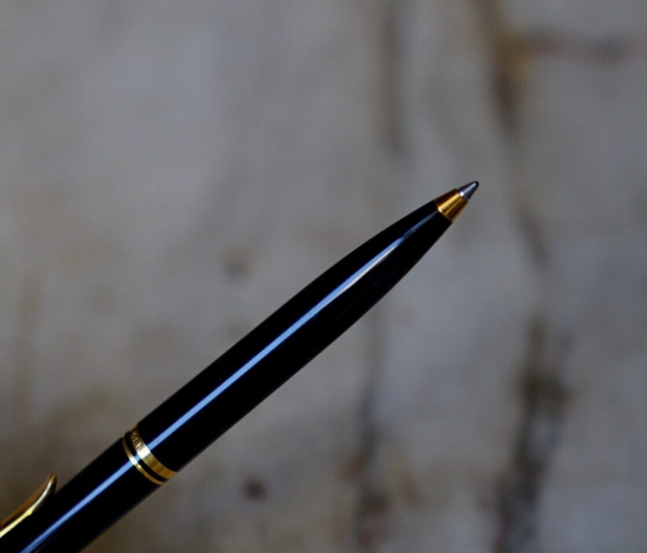 STYLO BILLE PELIKAN K 400 EN RESINE NOIRE & PL. OR 18 CARATS